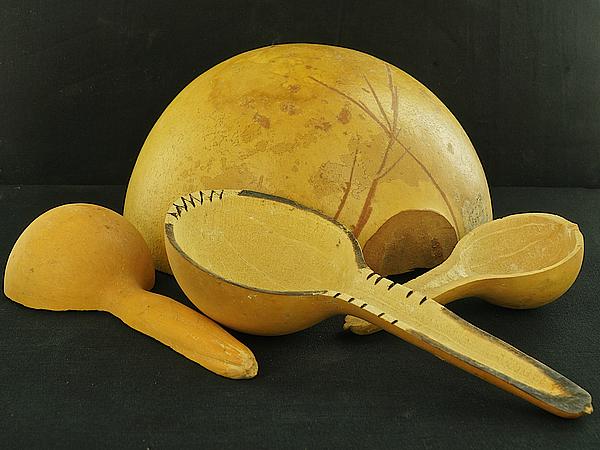 One calabash bowl and three spoons (09.01.1675) - Ethnic Design ...